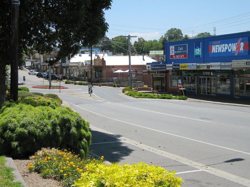 Drouin photos - Travel Victoria: accommodation & visitor guide