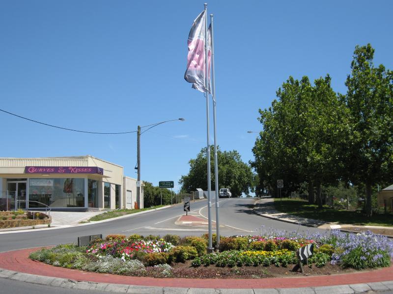 Drouin photos - Travel Victoria: accommodation & visitor guide