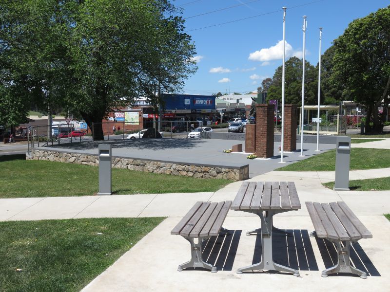 Drouin photos - Travel Victoria: accommodation & visitor guide