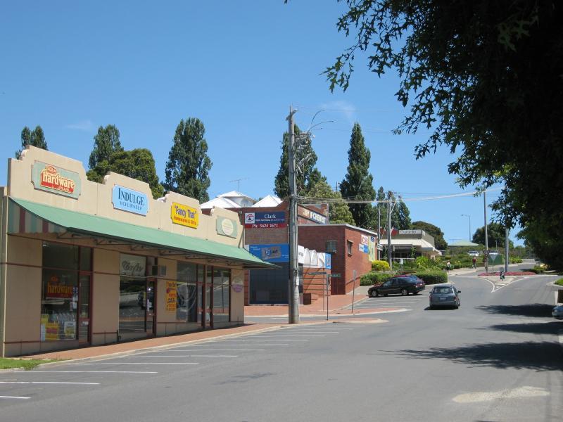 Drouin photos - Travel Victoria: accommodation & visitor guide