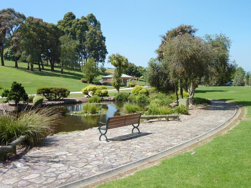 Drouin photos - Travel Victoria: accommodation & visitor guide