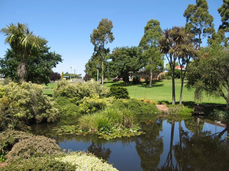 Drouin photos - Travel Victoria: accommodation & visitor guide