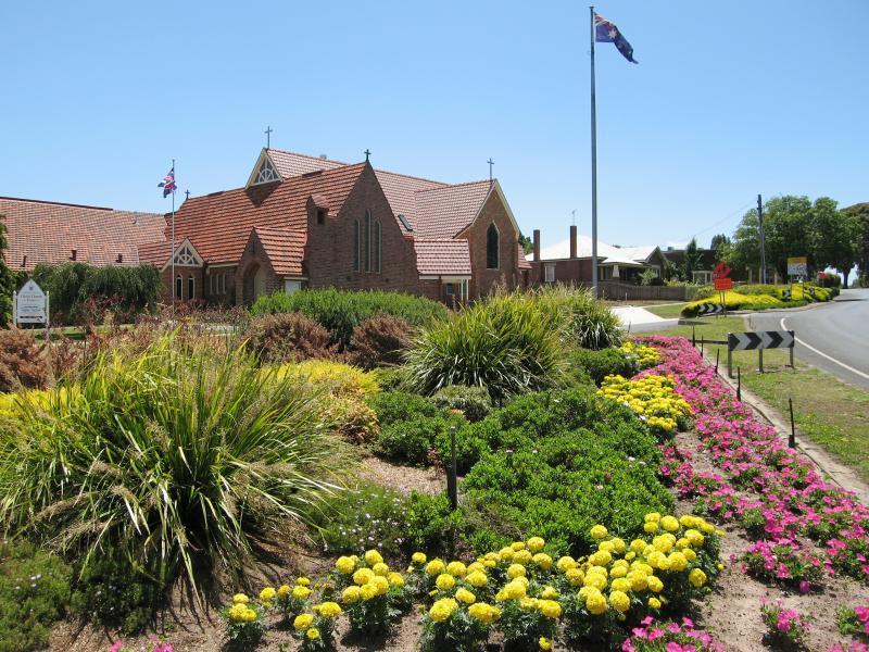 Drouin photos - Travel Victoria: accommodation & visitor guide