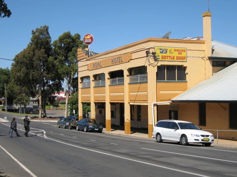 Drouin photos - Travel Victoria: accommodation & visitor guide