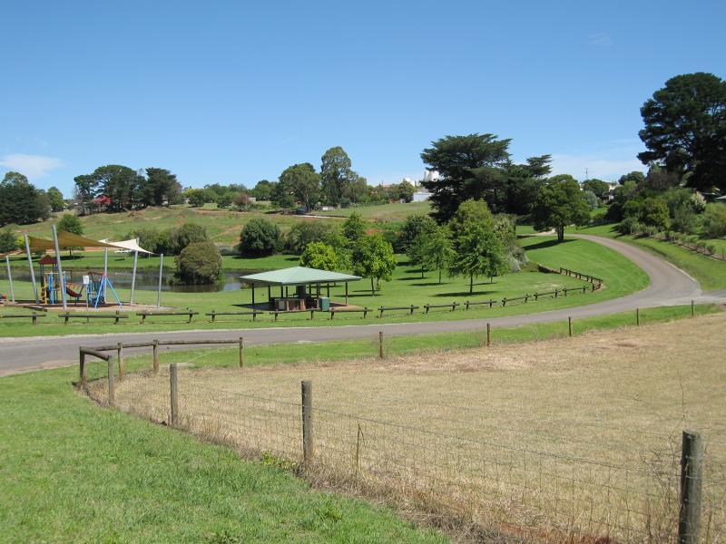 Drouin photos - Travel Victoria: accommodation & visitor guide