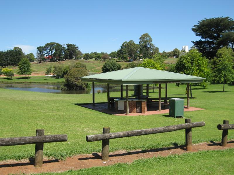 Drouin photos - Travel Victoria: accommodation & visitor guide