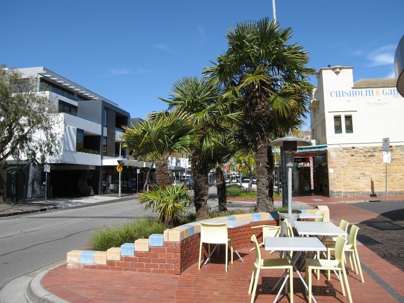 Elwood photos - Travel Victoria: accommodation & visitor guide