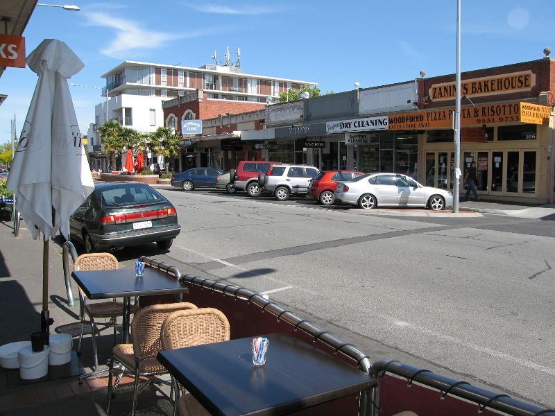 Elwood photos - Travel Victoria: accommodation & visitor guide
