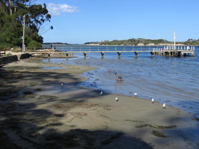 Lakes Entrance photos - Travel Victoria: accommodation & visitor guide